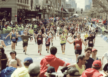 35-yo Mom Cynthia Arnold Runs 26.2mi Marathon With 3 Kids In Stroller ...