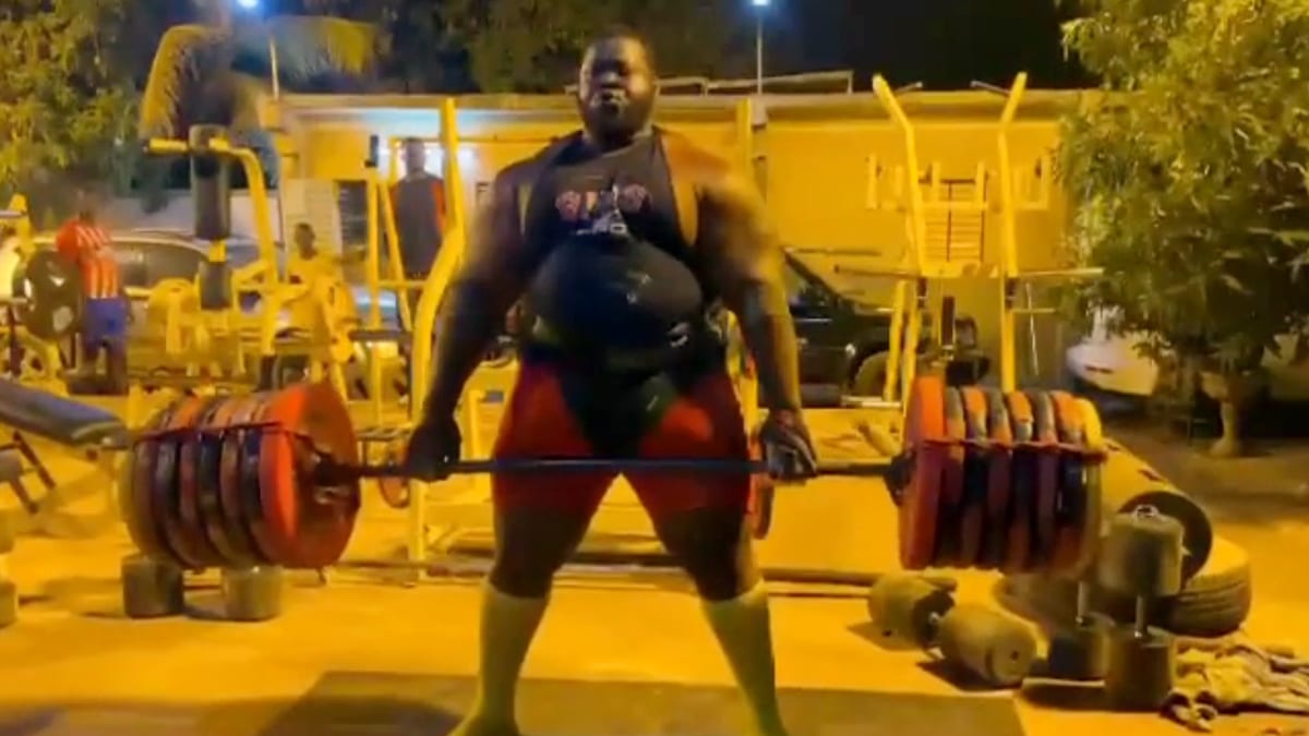 Strongman Cheick “Iron Biby” Sanou Stiff Bar Deadlifts 400-kg (881.8-lb ...