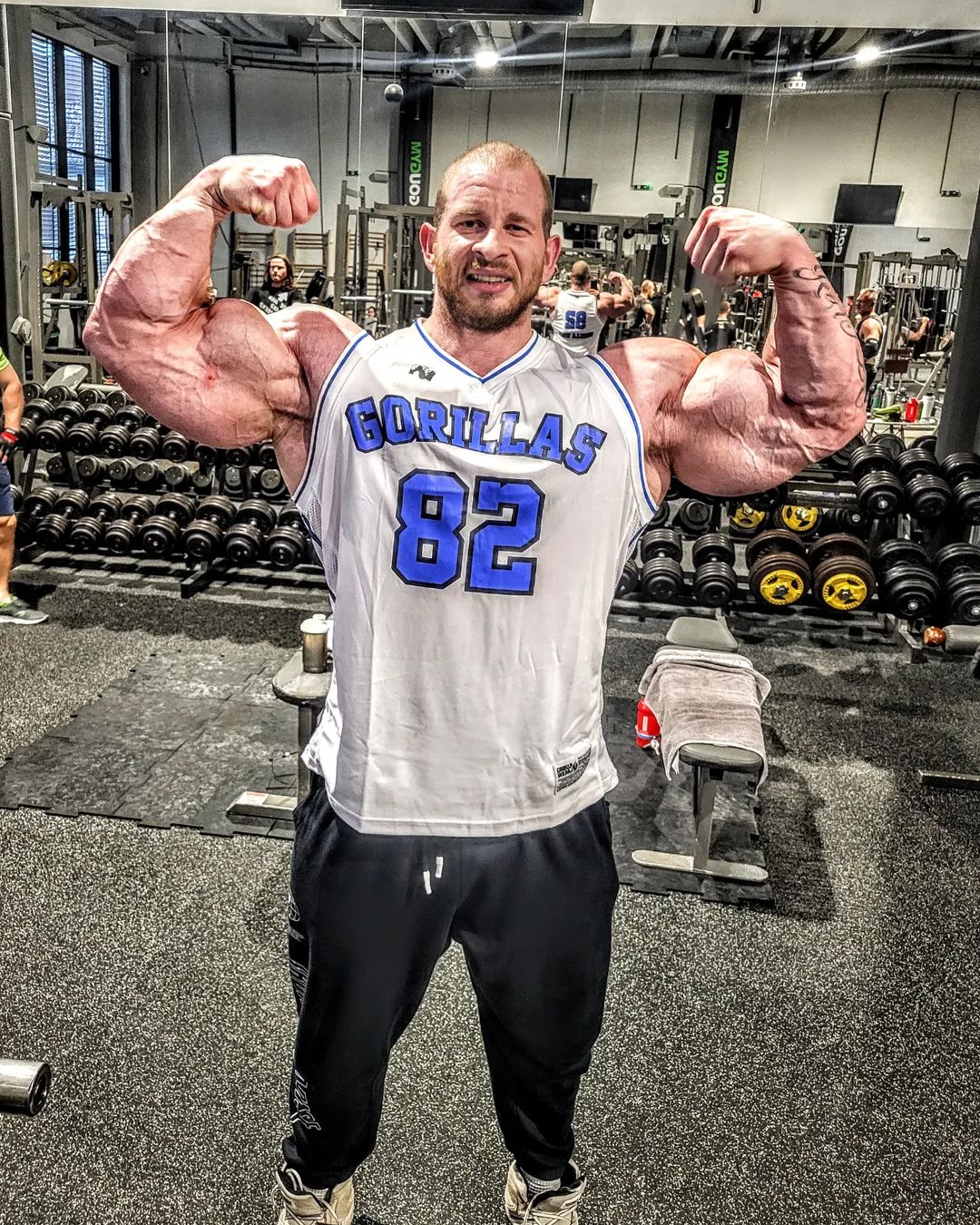Michal Krizo Brings Monstrous 300-Lb Package in Off-Season Guest Posing ...