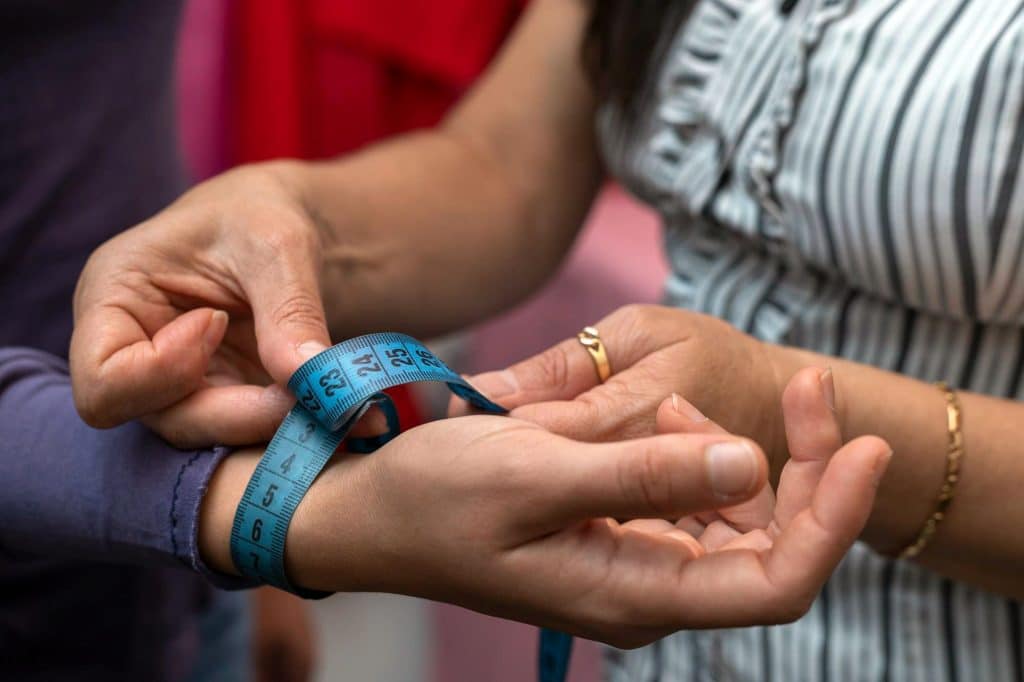 Average Wrist Size and Circumference for Males and Females – Fitness Volt