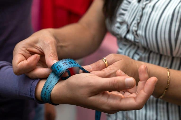 Average Wrist Size and Circumference for Males and Females – Fitness Volt