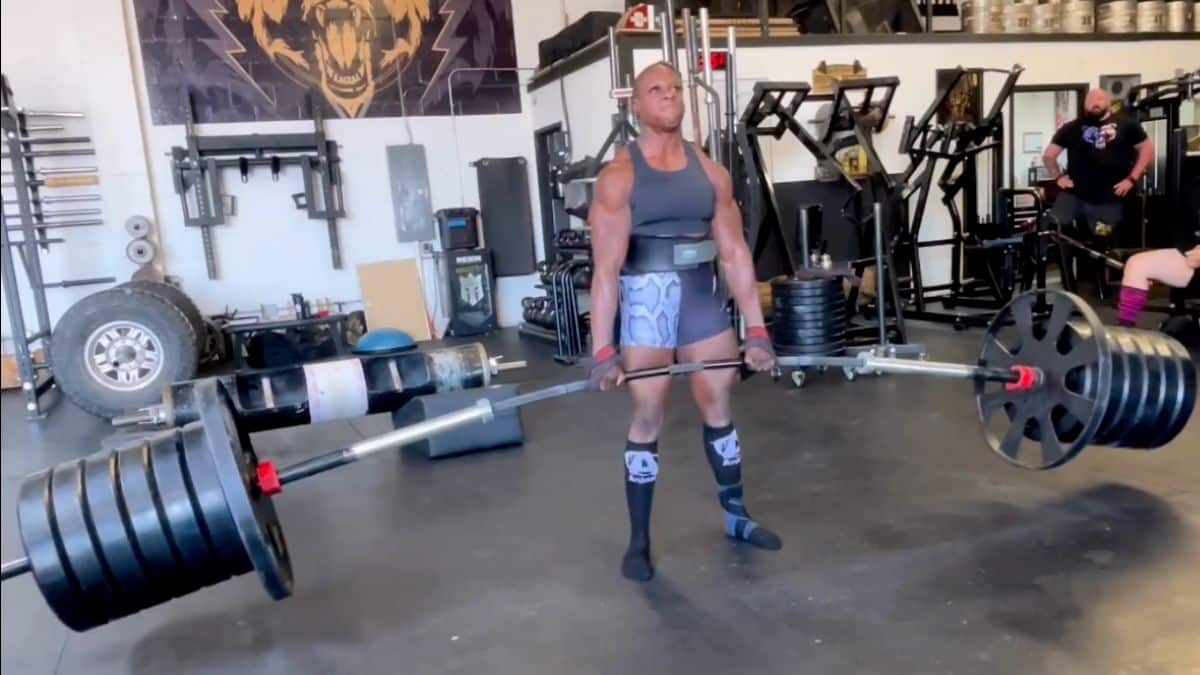 Strongwoman Nadia Stowers Lands 690-lb Long Bar 13-Inch Deadlift PR ...