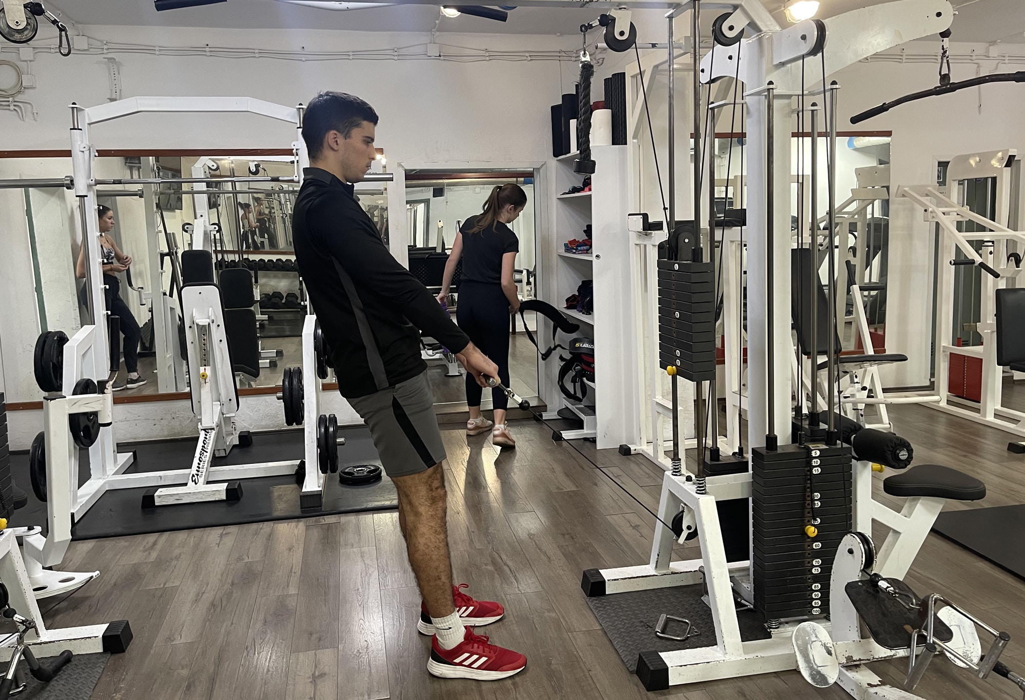 Cable Squats for Stronger Legs: Target Your Quads & Glutes