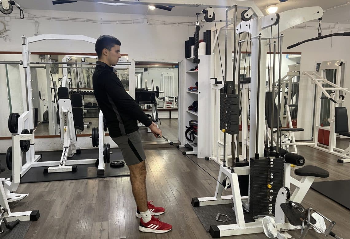 Cable Squats for Stronger Legs: Target Your Quads & Glutes