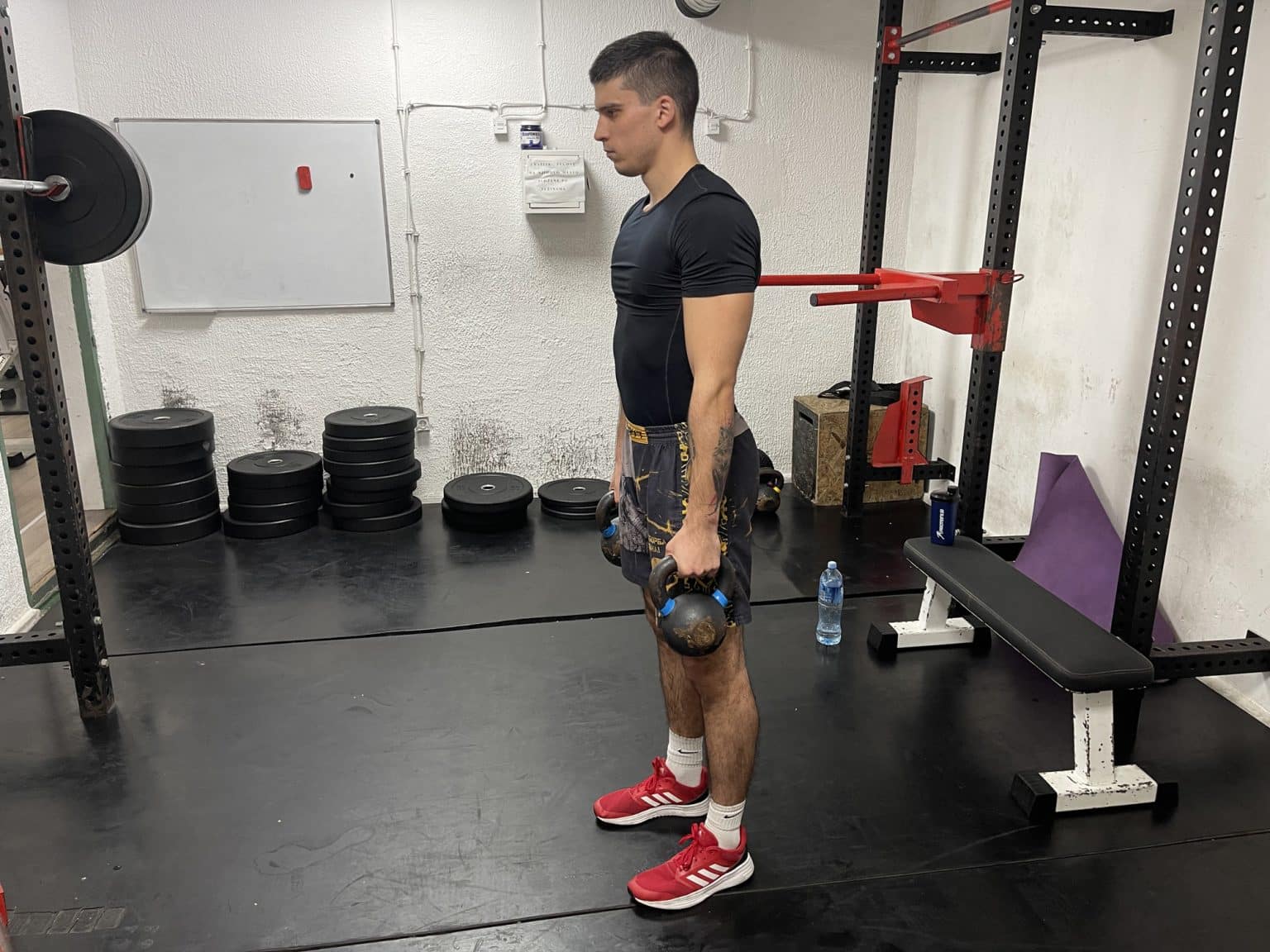 Suitcase Squat Exercise Guide: Muscles Worked, Benefits, Alternatives