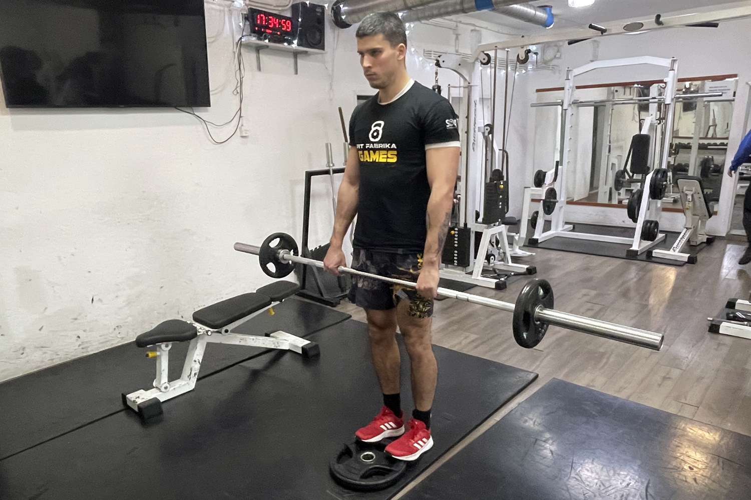 Toes Elevated Romanian Deadlift Guide: Tips, Mistakes, and Alternatives