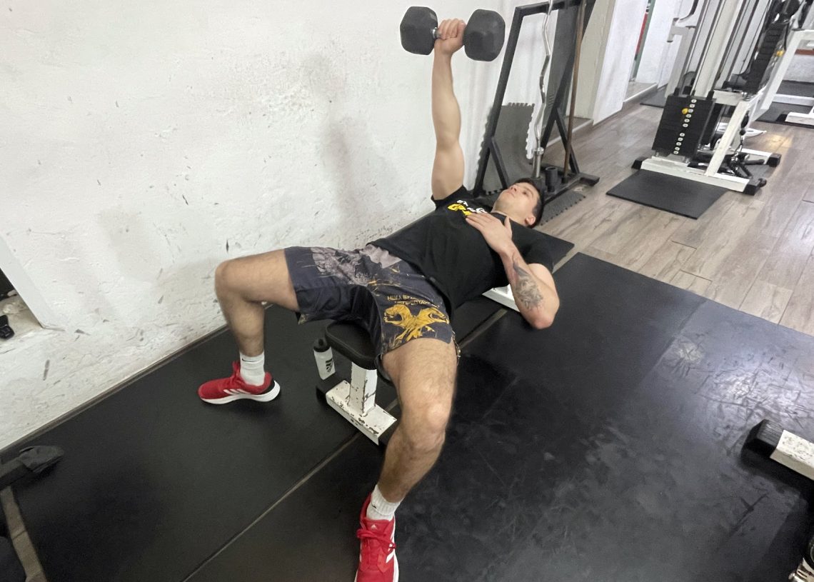 Build Strength with One-Arm Dumbbell Bench Press: Target Key Muscles