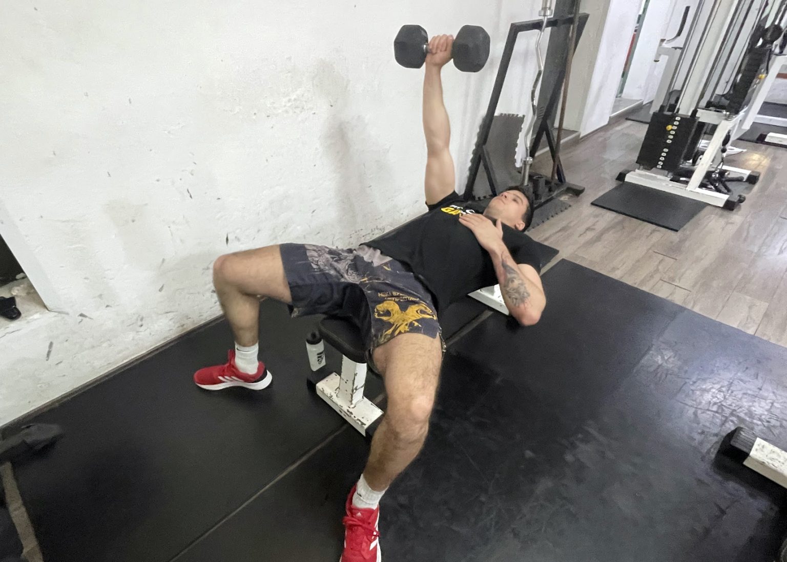 Build Strength with One-Arm Dumbbell Bench Press: Target Key Muscles