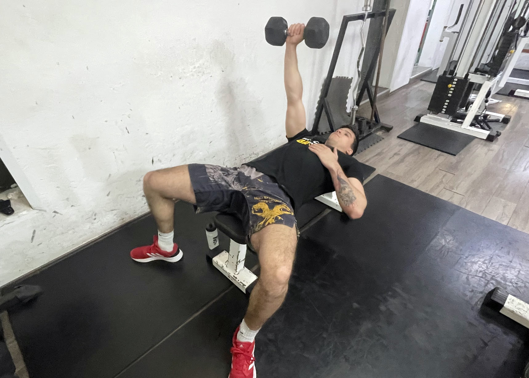 Build Strength with One-Arm Dumbbell Bench Press: Target Key Muscles