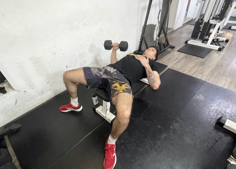 Build Strength with One-Arm Dumbbell Bench Press: Target Key Muscles