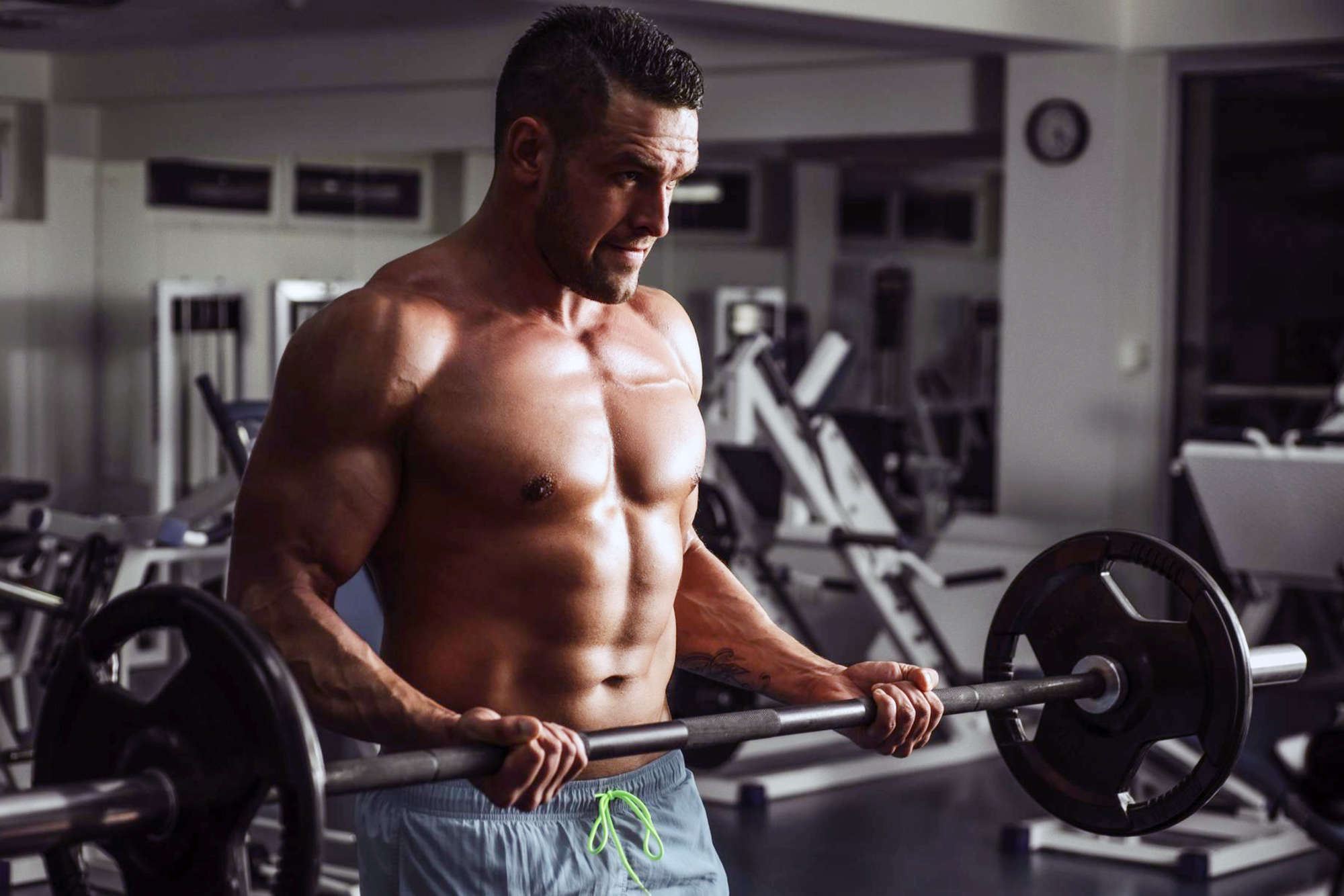 Is It Better to Work Out Alone or With a Partner? (Expert Opinions)