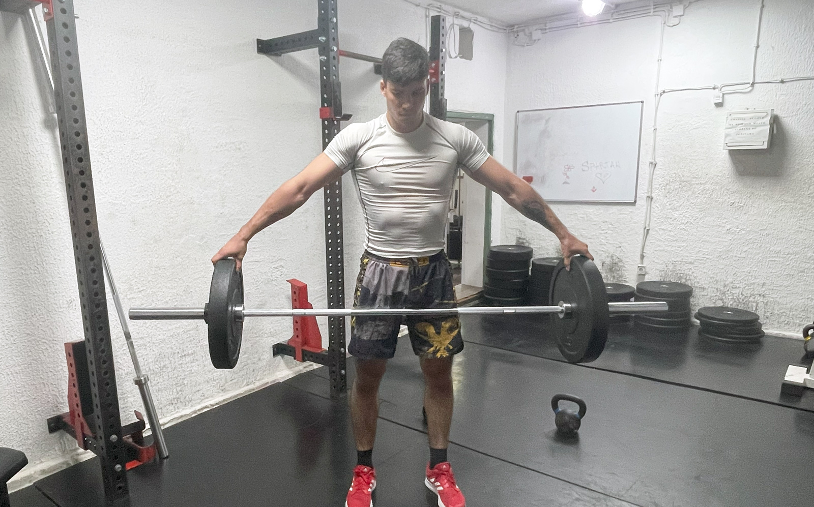 Reeves Deadlift Guide: How-To, Muscles Worked, Benefits, Alternatives