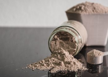 3 Things You Need to Stop Doing If You Feel Bloated After Protein Shake